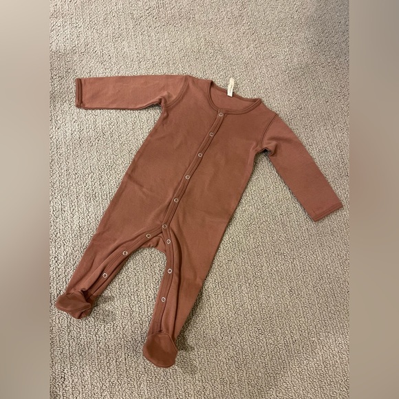 Quincy Mae | One Pieces | Quincy Mae Clay Colored Footed Sleeper Size ...